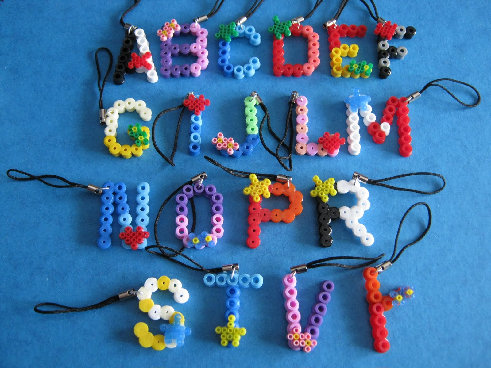 M&M Designs: Letras Hama Beads.