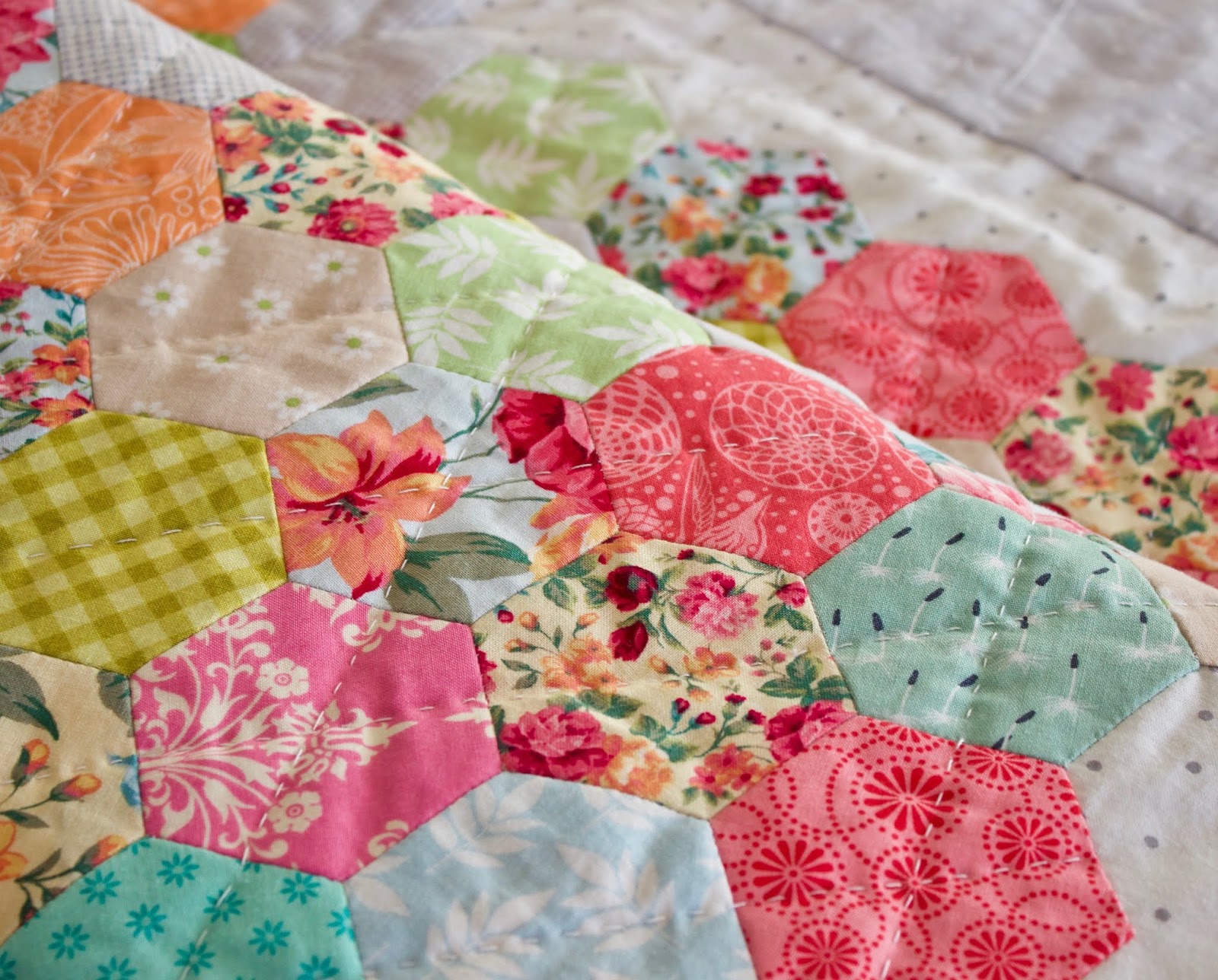 Pieces of Contentment: Country Style Hexies Quilt