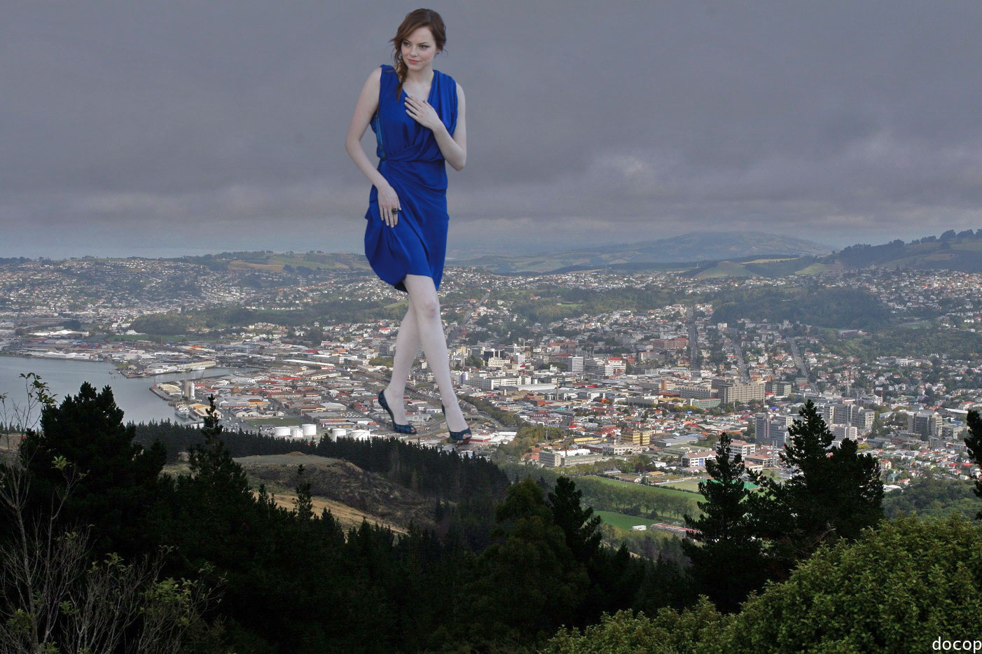 docop's size blog: Giantess Emma Stone in Town