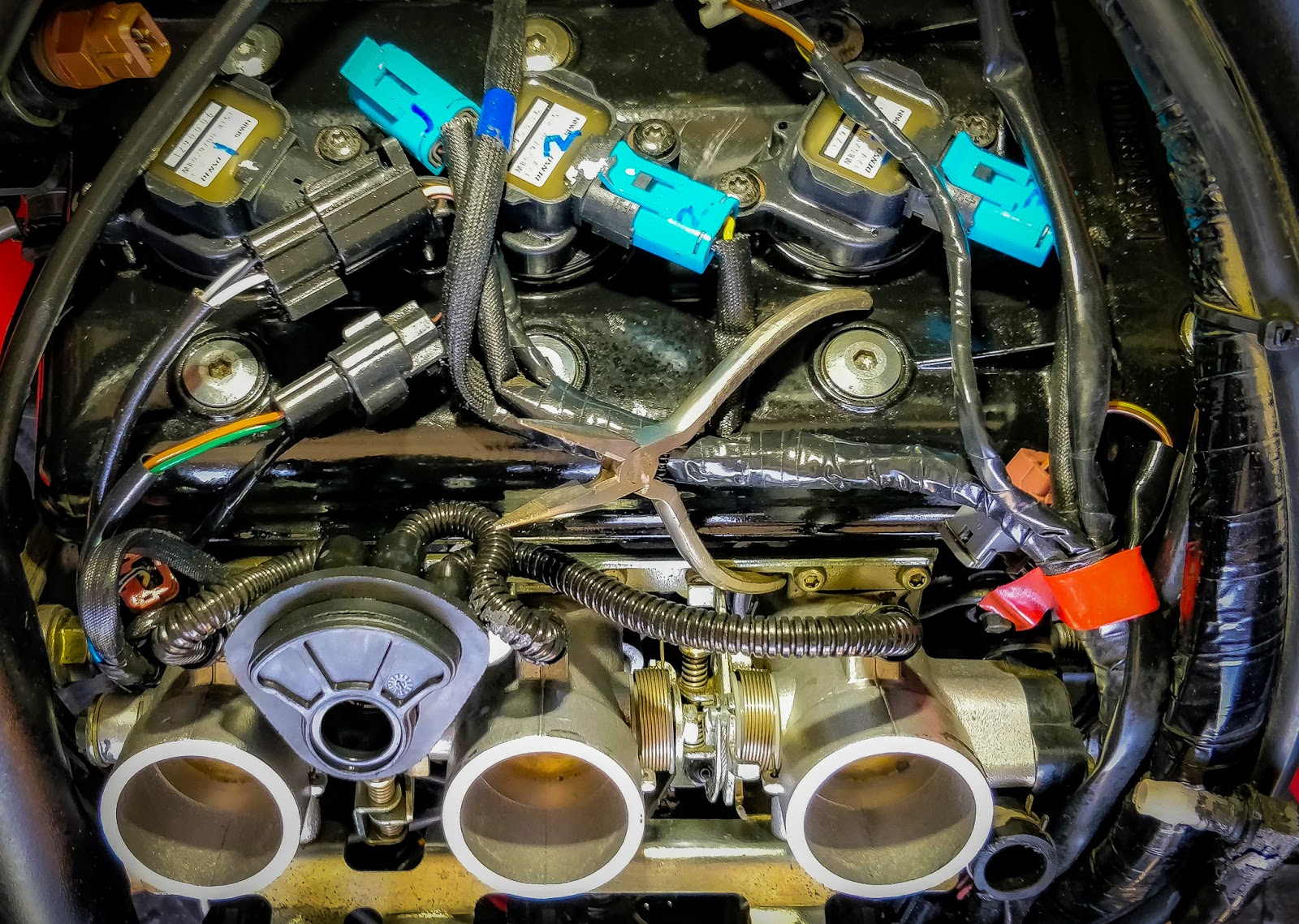 Tim's Motorcycle Diaries: Triumph Tiger 955i Valve Clearance Check