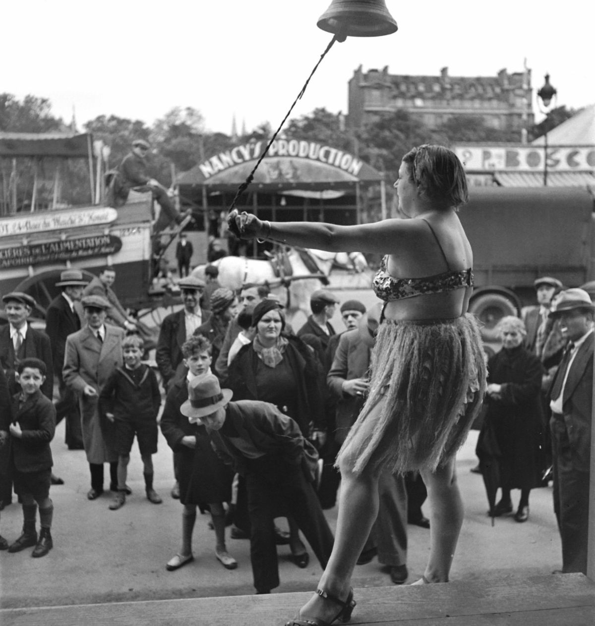 30 Vintage Photographs Capture Scenes at a Fun Fair in Paris, 1935 ...
