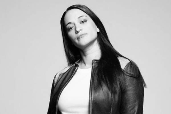 Sara Tomko Biography 2021 - Resident Alien Star