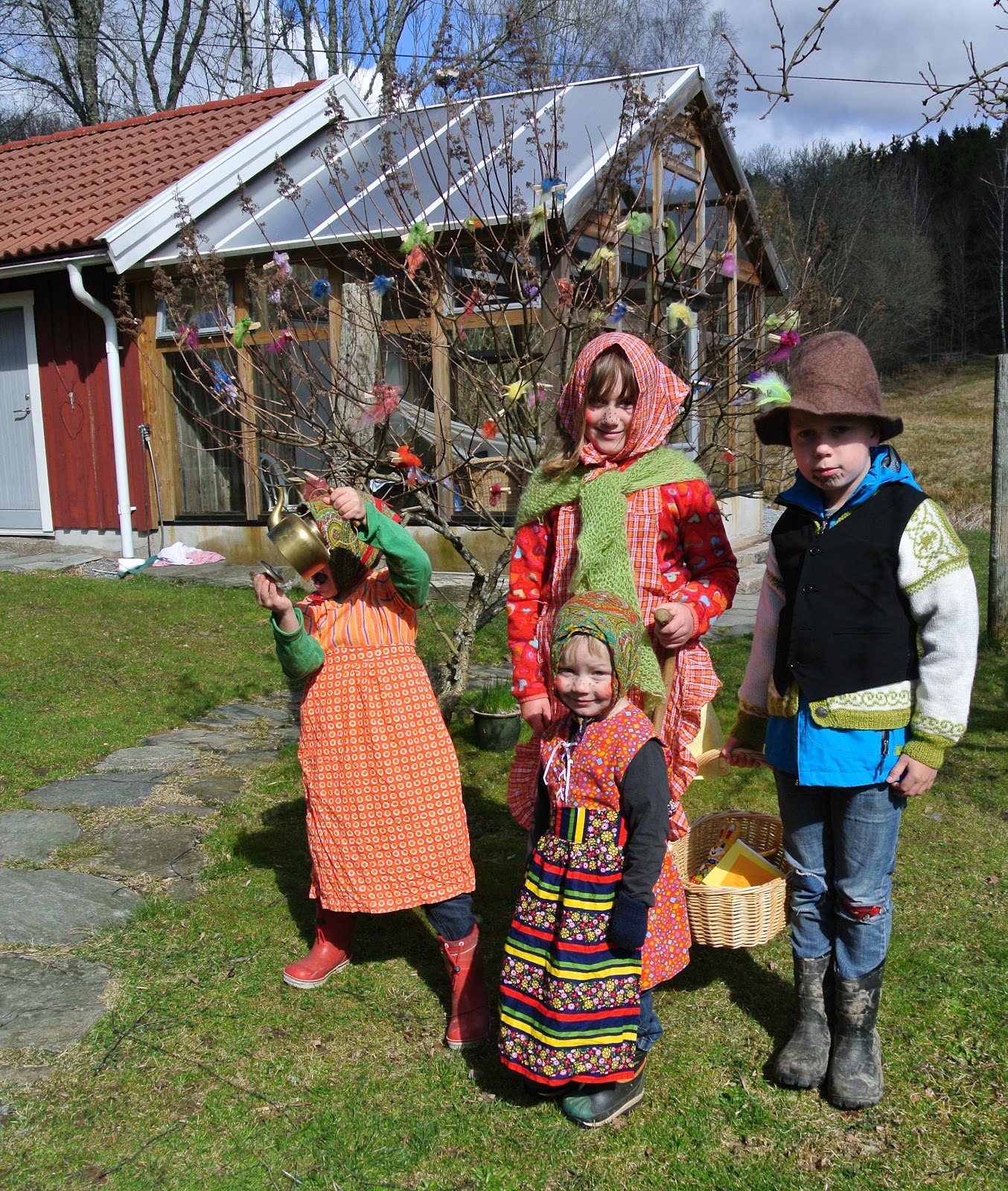 TantKofta: Påskkärringar och delrapport