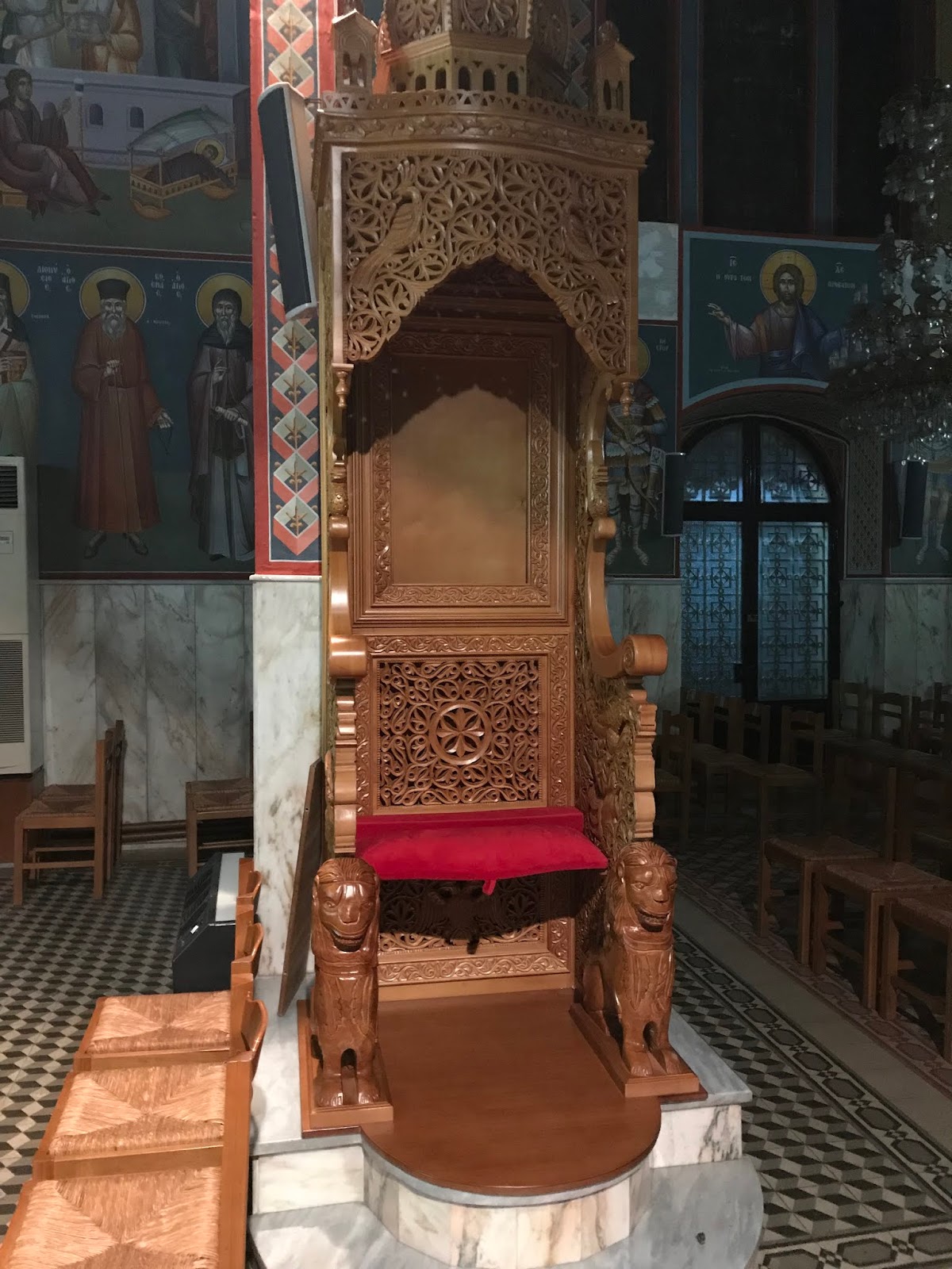Νέος ξυλόγλυπτος Δεσποτικός Θρόνος στον Ιερό Ναό Αγίας Τριάδος ...