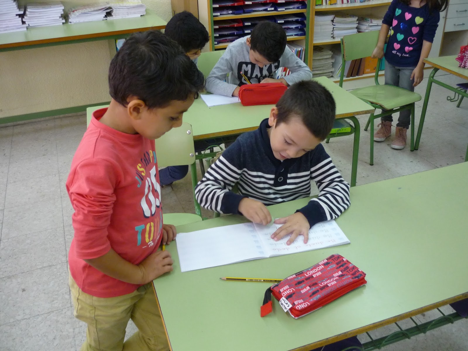 MIRYAM TEIJEIRO: NOS AYUDAMOS ENTRE COMPAÑEROS A TRABAJAR.