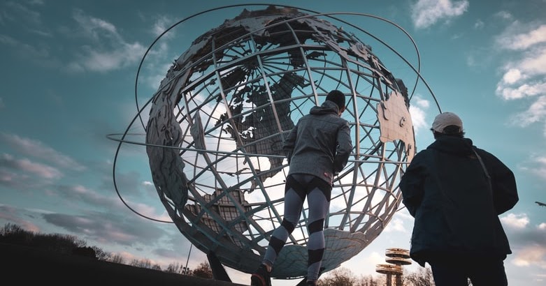 Growing Personal Sphere and Online Communities