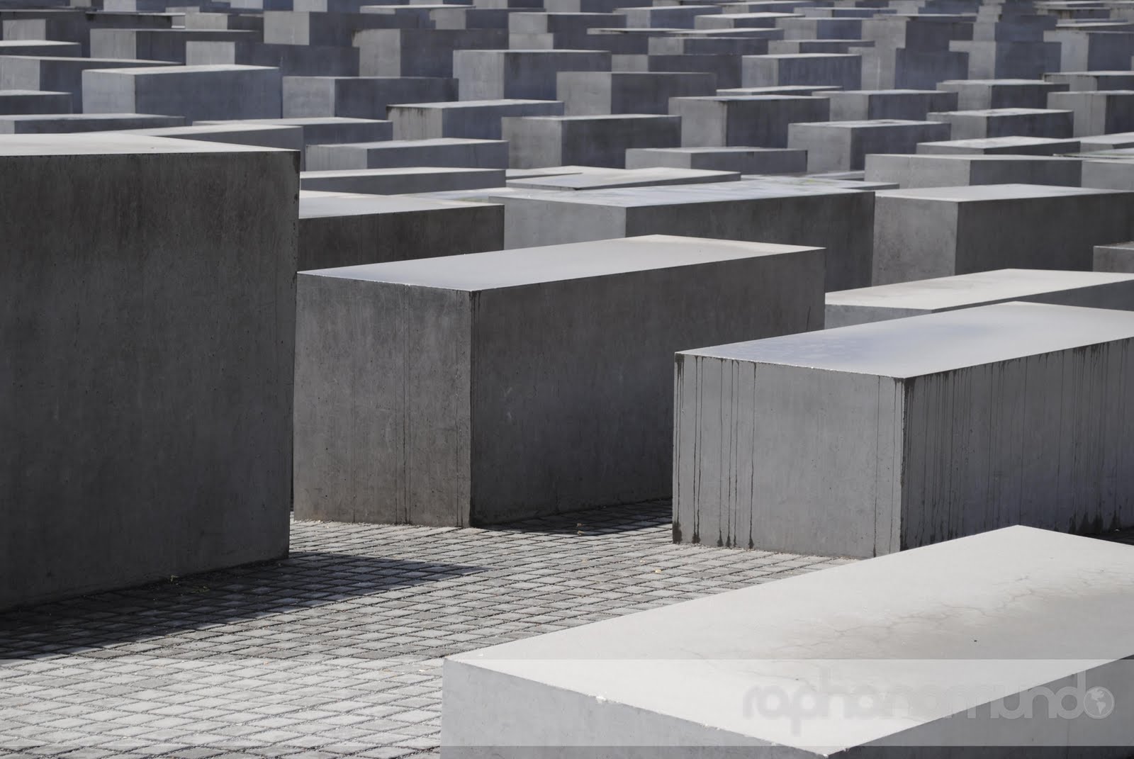 Visitando o Memorial do Holocausto de Berlim