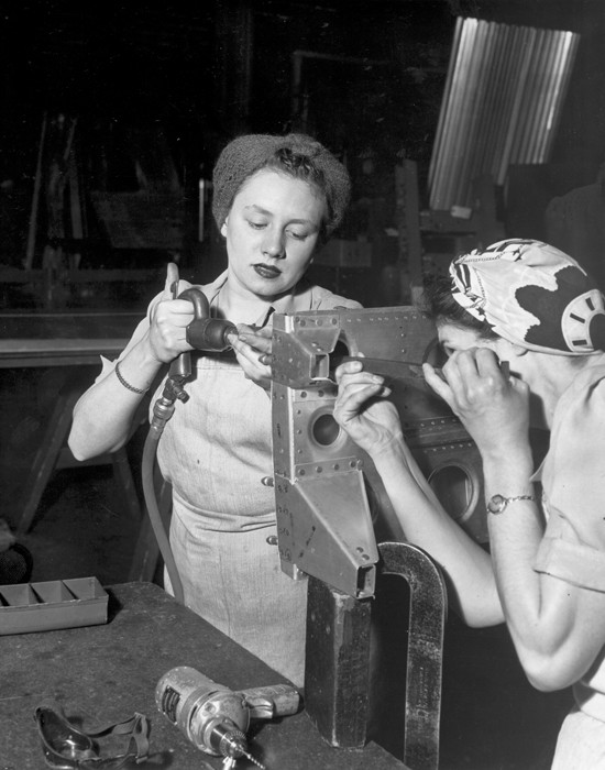 World War II in Pictures: Women Factory Workers in World War II