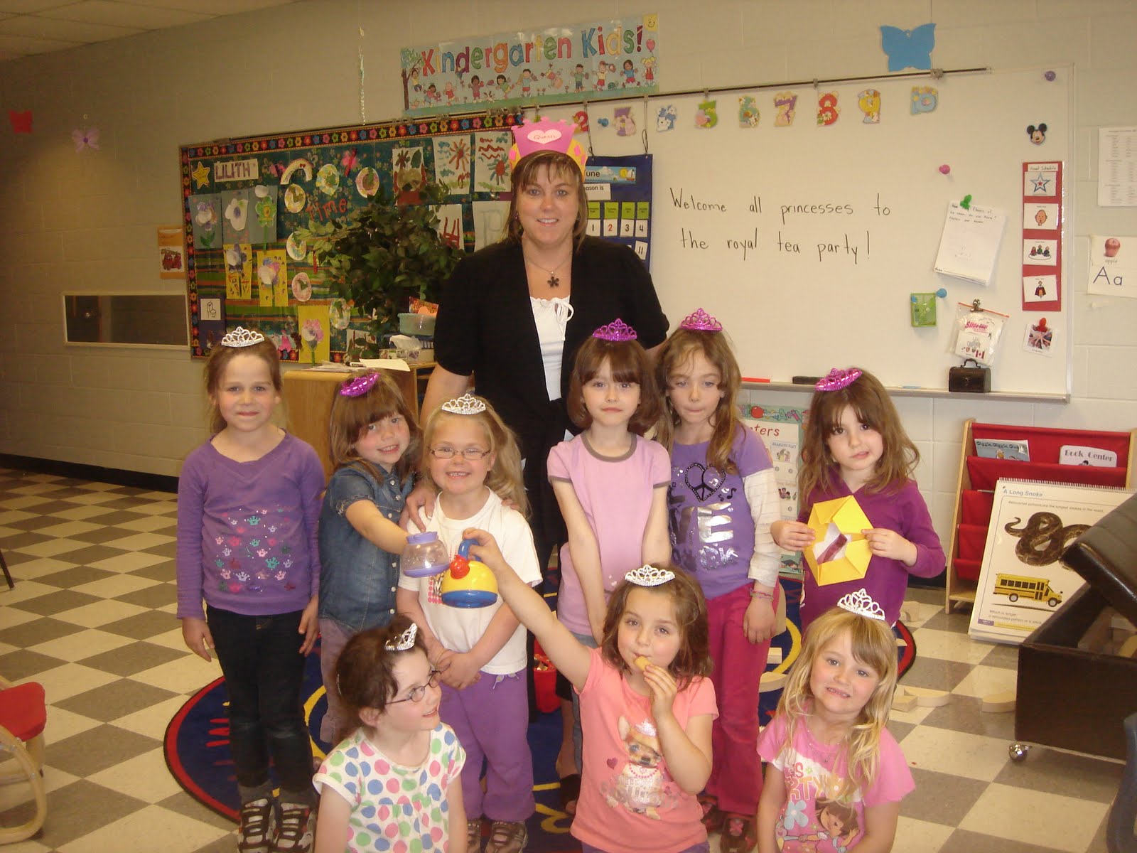 Mrs. Drummond's Kindergarten Class: A Royal Tea Party