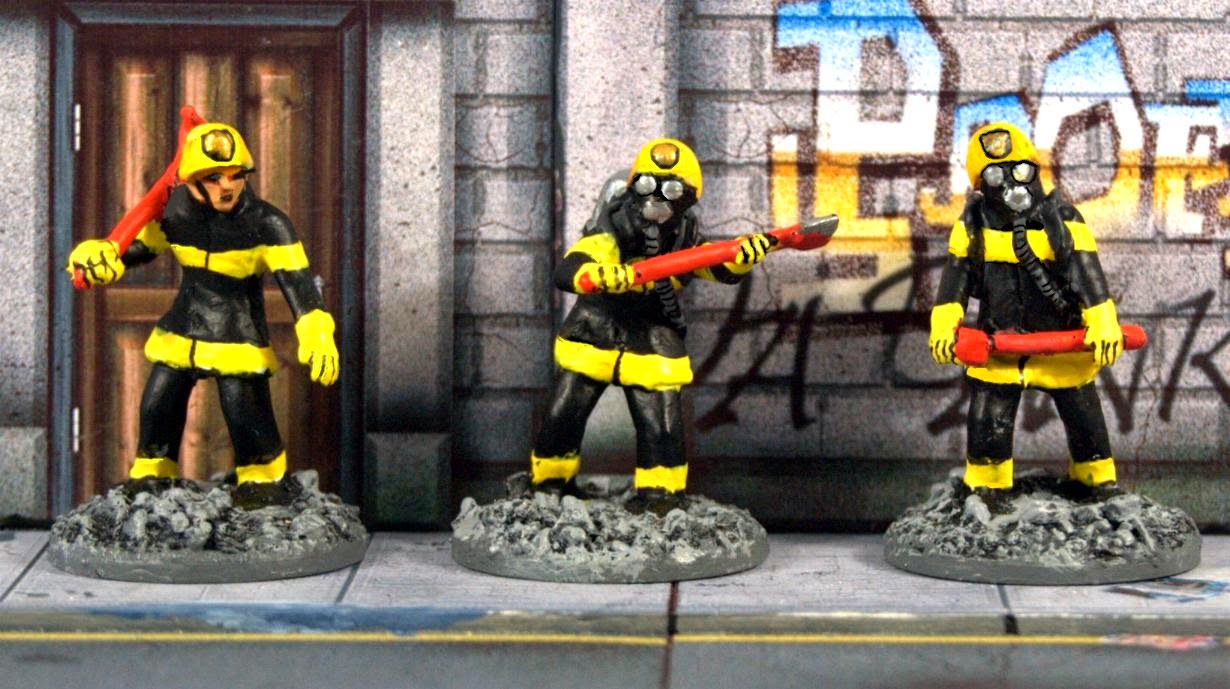 Vampifan's World of the Undead: Studio Miniatures Firemen 01