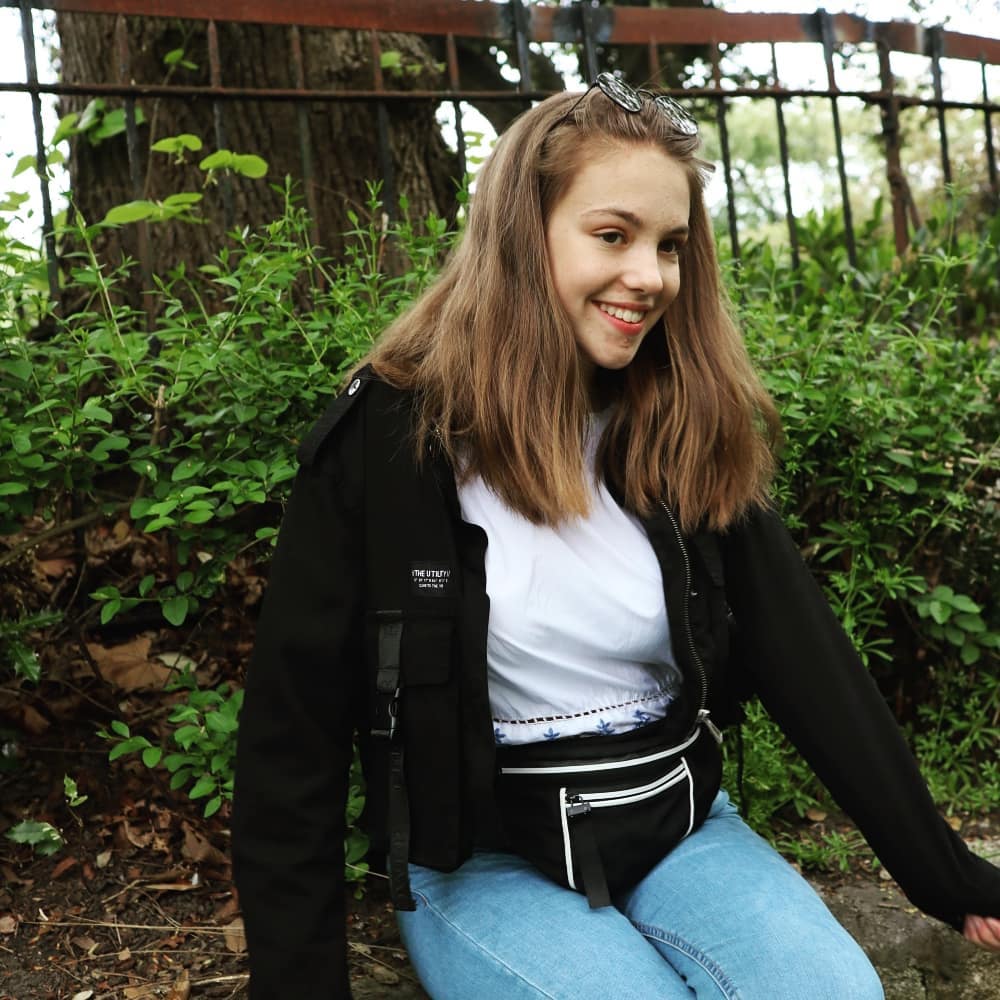 Allie Sherlock - 📖