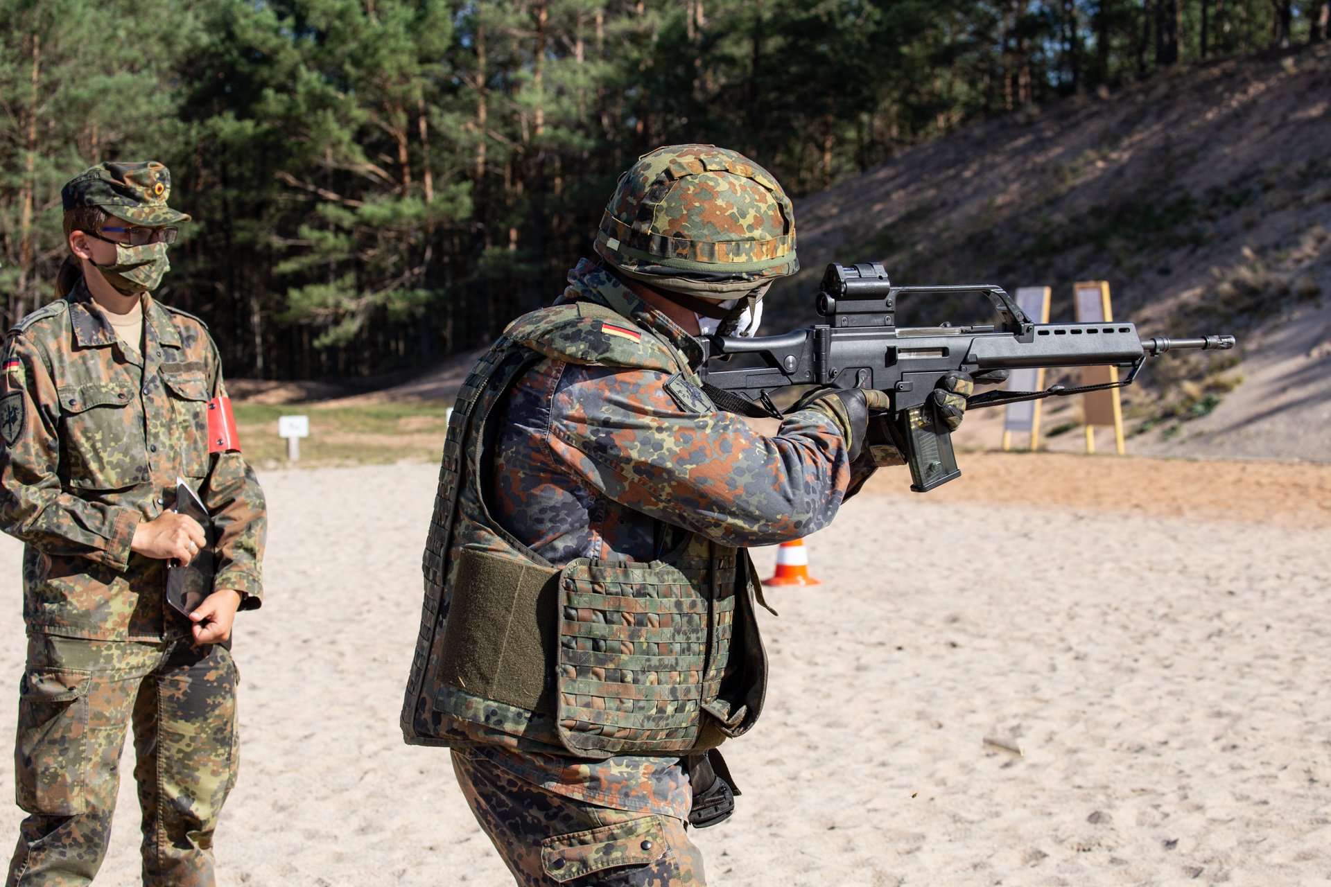 AAG_th บันทึกประจำวัน: เยอรมนีเลือกปืนเล็กยาวจู่โจม Haenel MK 556 เพื่อ ...