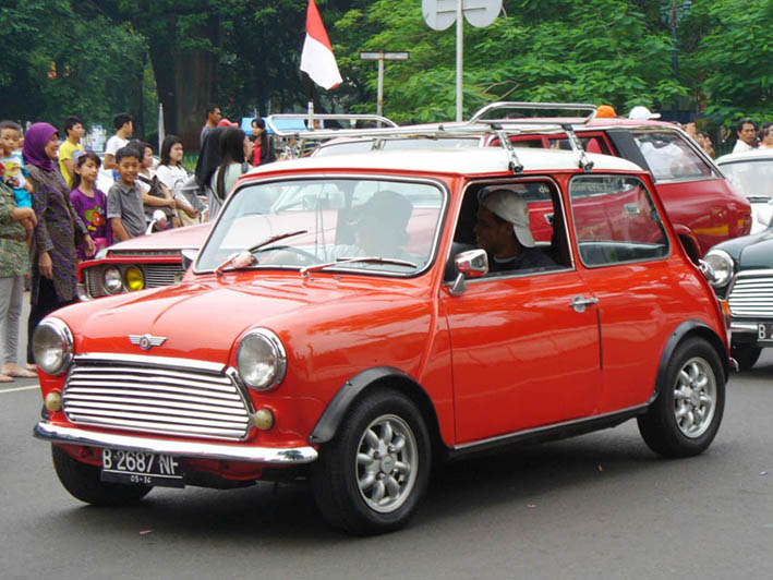 Gambarnya Aldriana: Mobil-Mobil Mungil di Jakarnaval