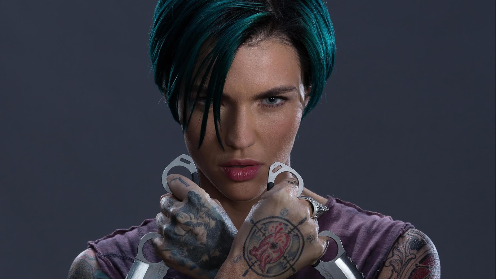 Ruby Rose aprende a ser mala en lengua de signos