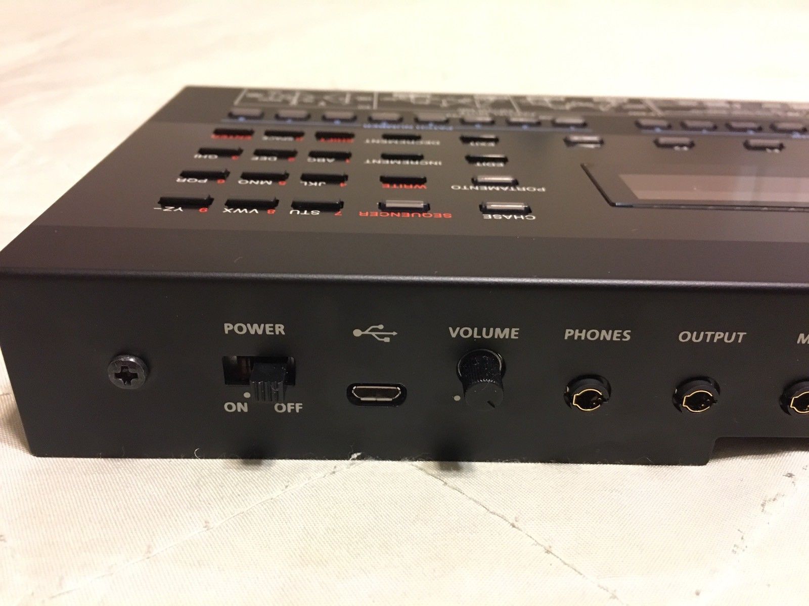 MATRIXSYNTH: Roland Boutique D-05 Linear Synthesizer SN Z1I3986