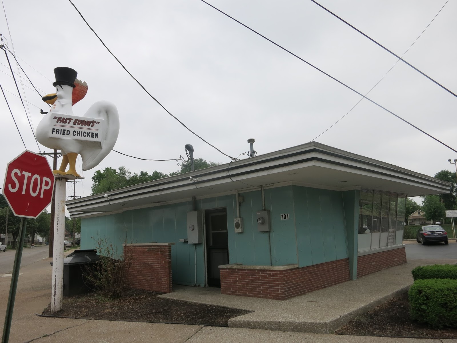 Smokin' Chokin' and Chowing with the King: Stopping in at Three Alton ...