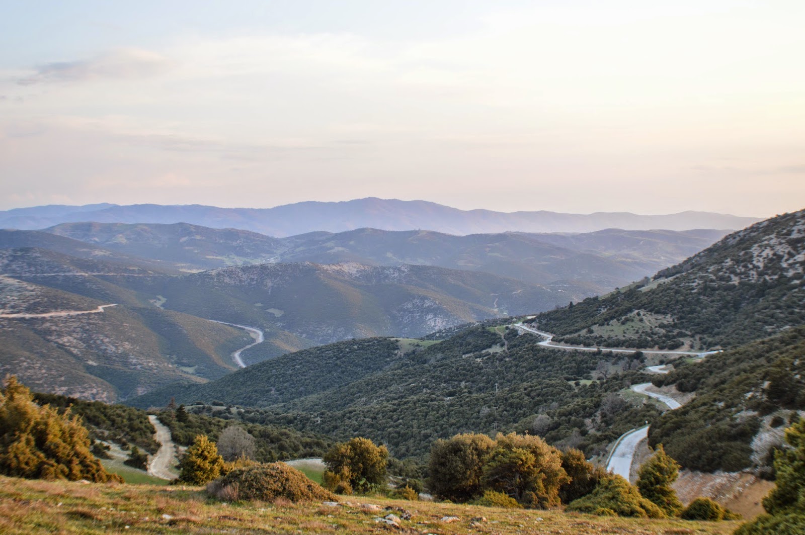 ακρη ελασσονας: κοκκες και η θεα απο ψηλα