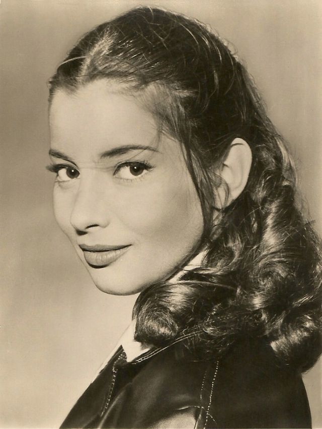 33 Beautiful Photos of French Actress Jacqueline Sassard in the 1950s ...