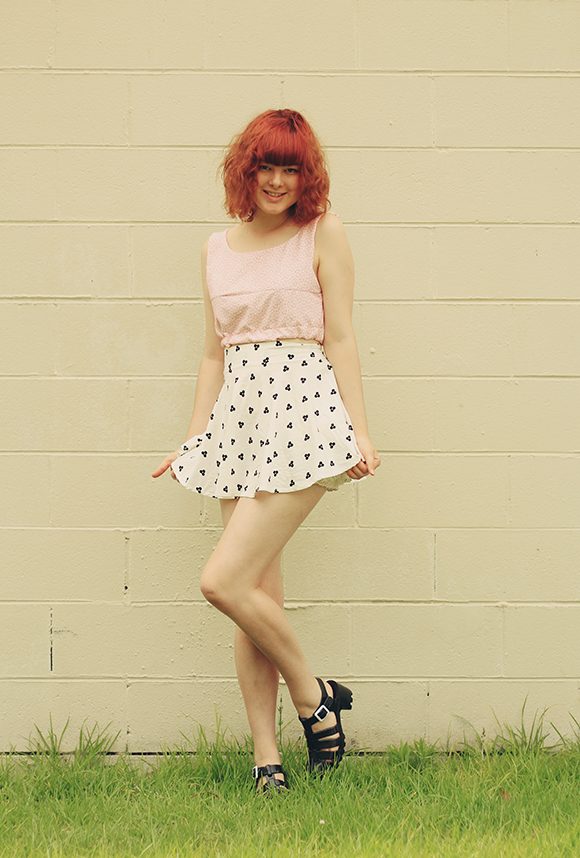 The Pineneedle Collective: Red Locks & Cropped Tops