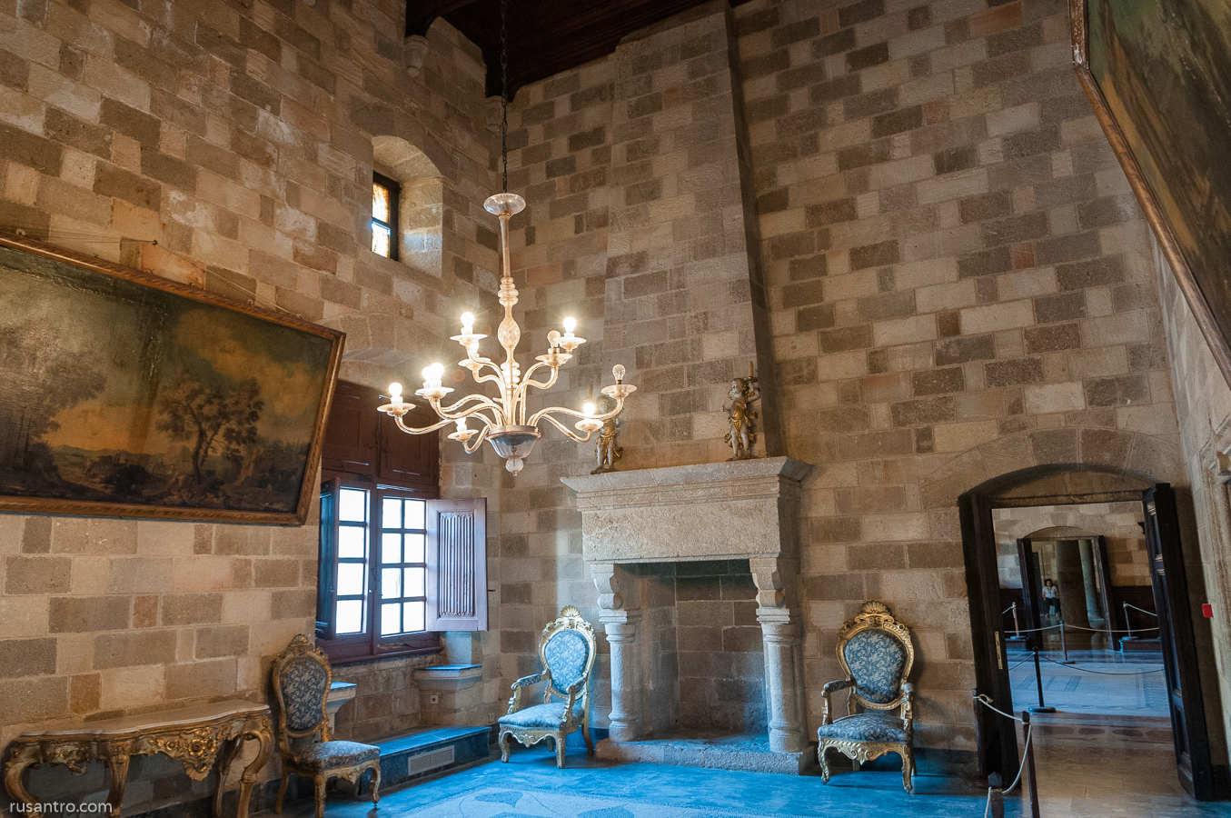 Rodas salas noslēpumu meklējumos