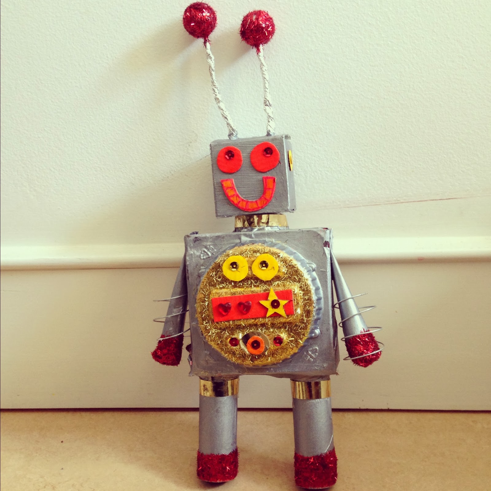 my crafty little blog: Carboard Box Robot