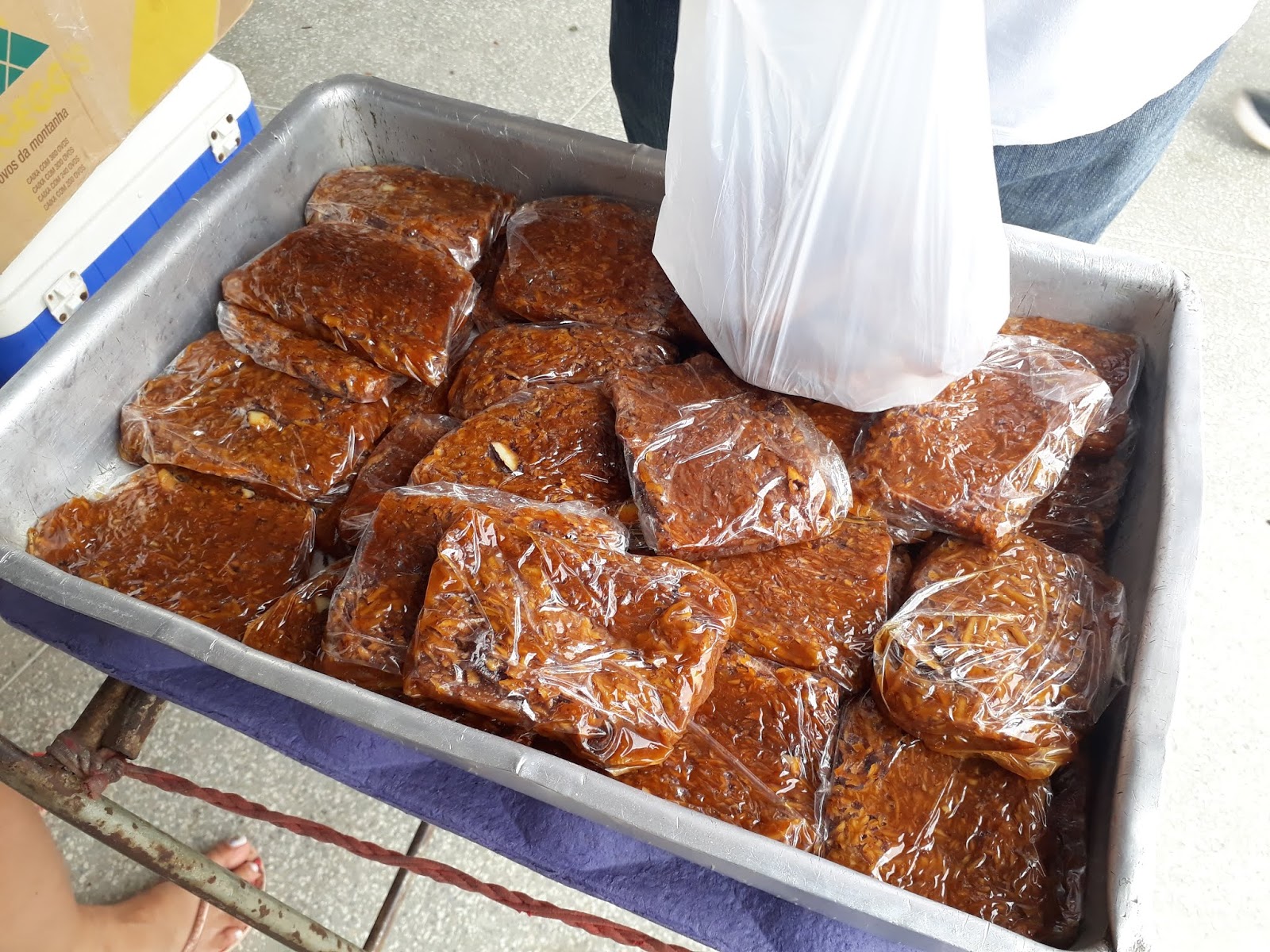 Quebra-queixo do Pezão, no mercado de Mairi