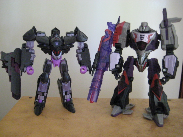 ChCse's blog: Toy Review: Transformers Generations Megatron (IDW Deluxe)
