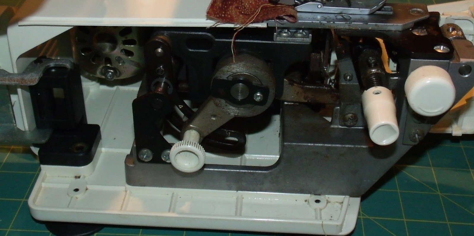 Vintage Sewing Machines: Pfaff Hobbylock 774