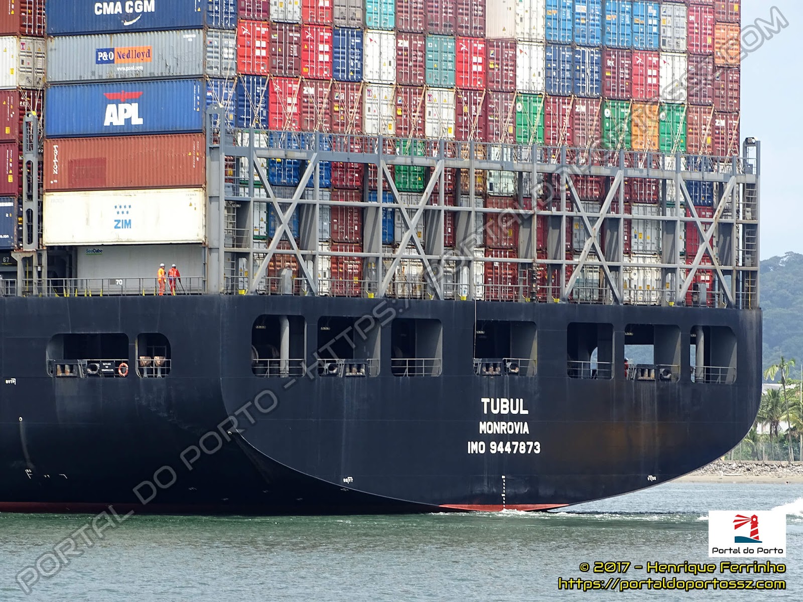 Tubul com as cores da Hapag-Lloyd - Portal do Porto