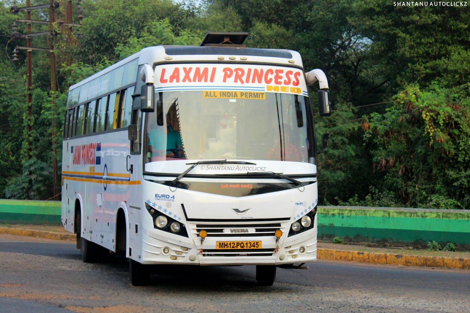 Shantanu Autoclickz: Laxmi Travels, Pune