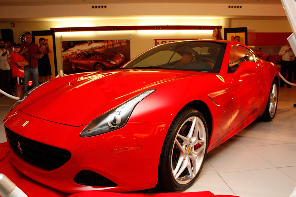 Presentación Ferrari California T