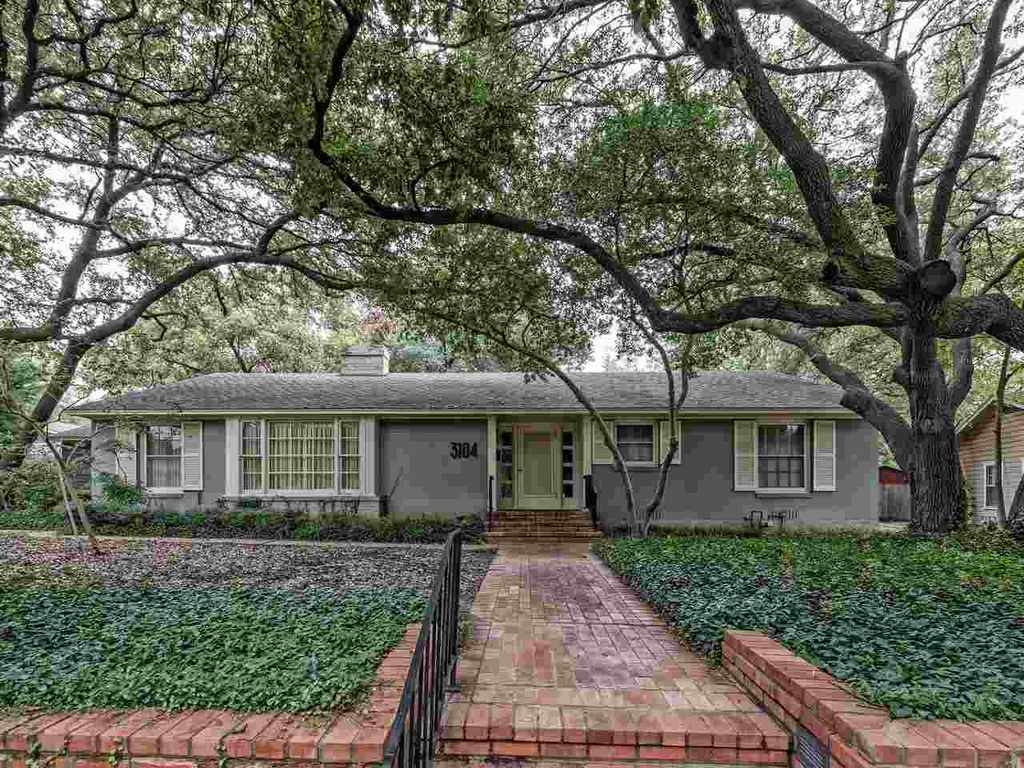 8 Waco Homes That "Fixer Upper" Should Totally Take On ~ Crackerjack23