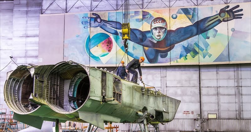 Rusadas: El paritorio de las alas rojas