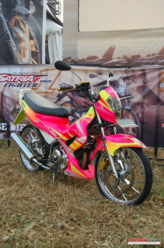 Gambar Contoh Gambar Modifikasi Motor Satria FU Keren Full Airbrush Kiclong