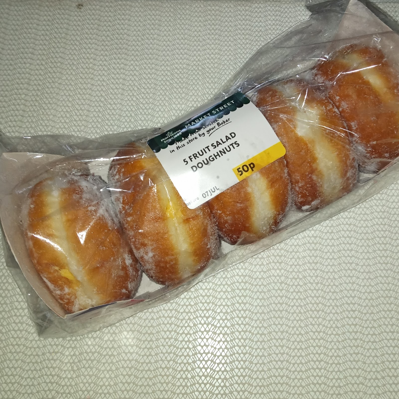 Supersupergirl's Food Reviews: [Review] Morrisons 5 Fruit Salad Doughnuts