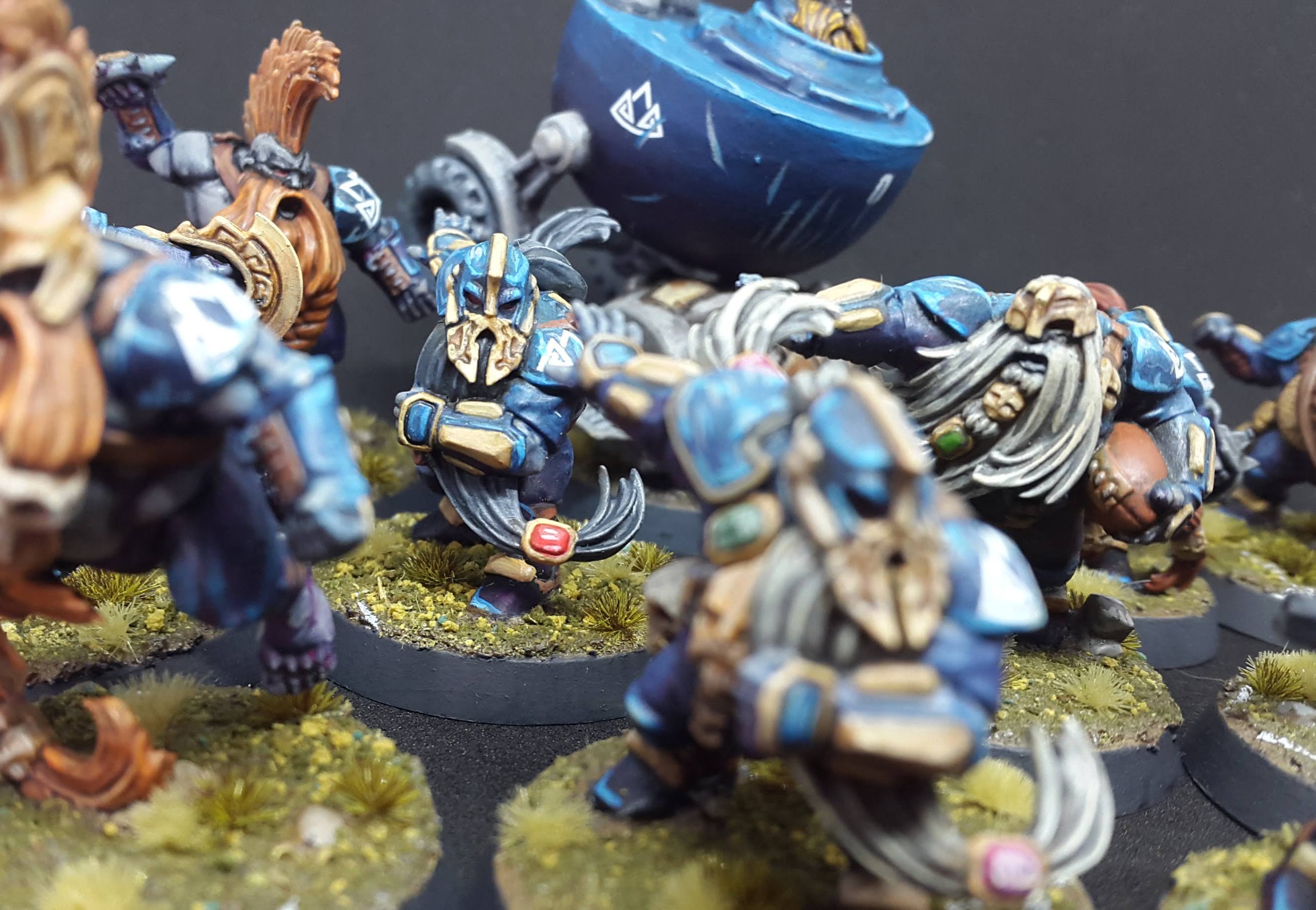 Siarom: Bloodbowl Dwarf Team & Scratchbuilt Deathroller