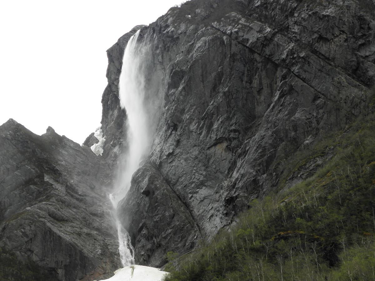 Newfoundland Tourist Information: Newfoundland Waterfalls