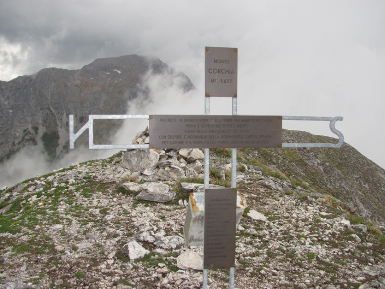 Escursionismo a 360°: Monti Corchia e Freddone (EE)