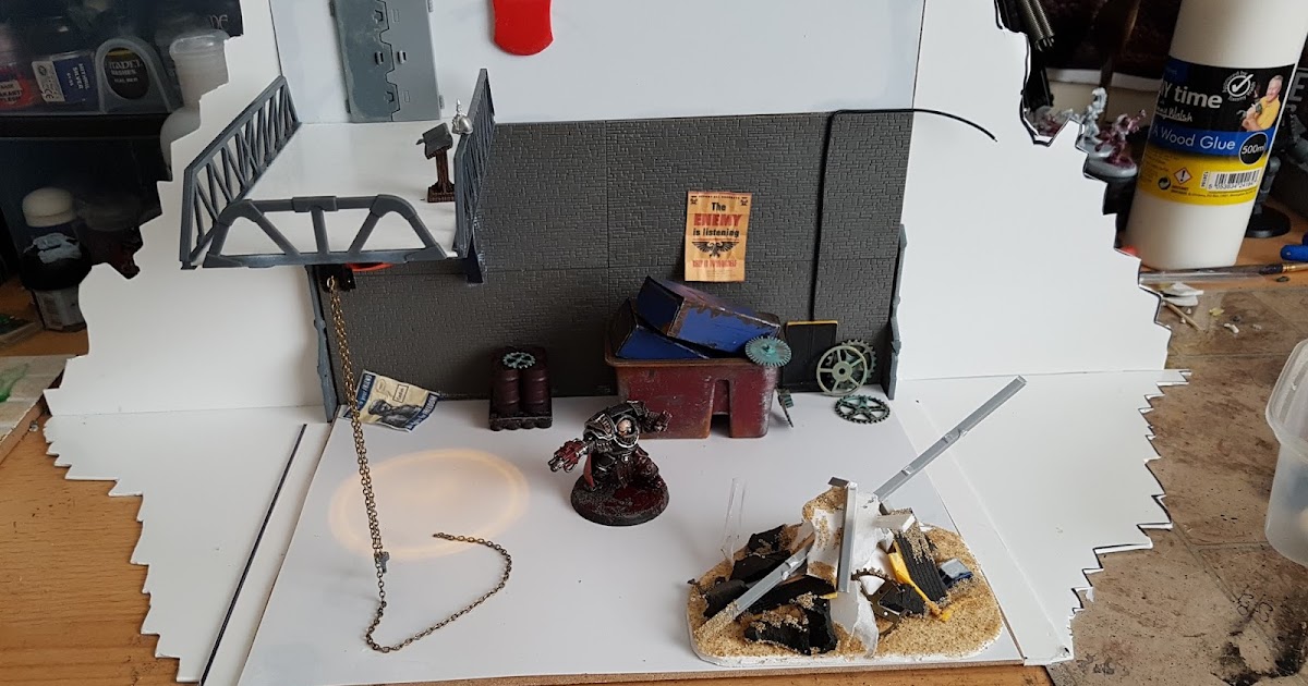 Sign Of The Aquila: 40k Abandoned Factory Display: Bulkhead Light