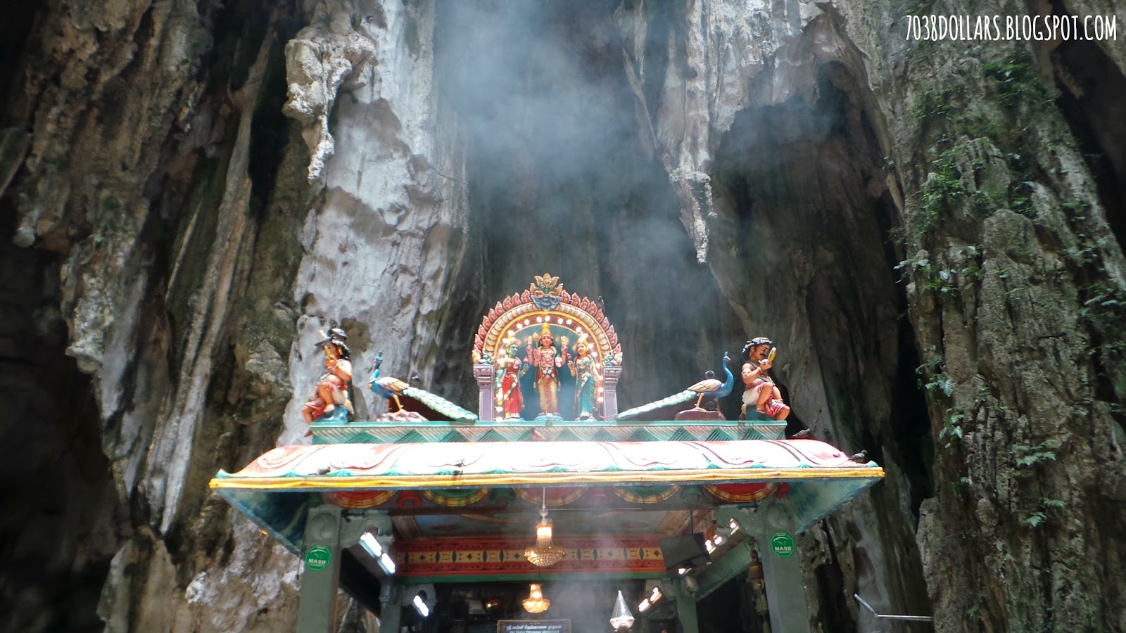 - SuitcasePacking -: VISITING BATU CAVES