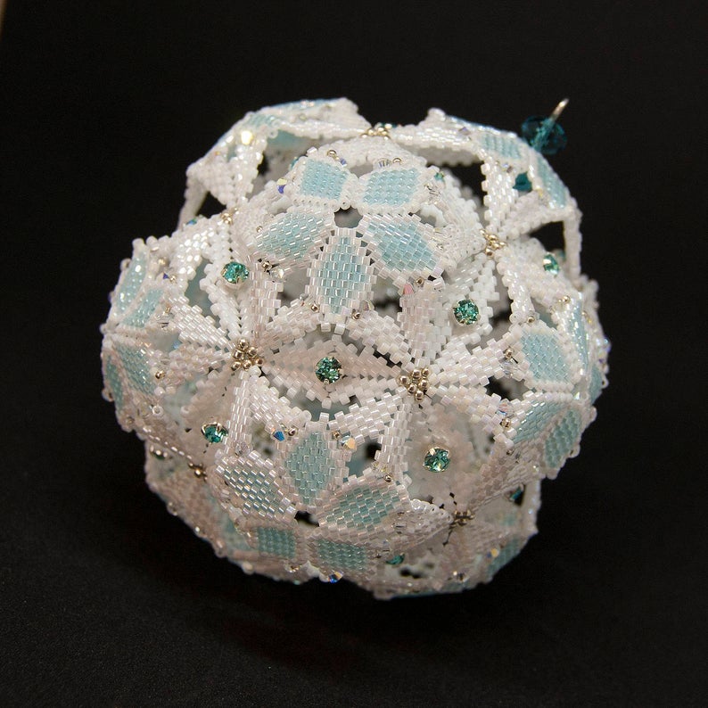 More Amazing Beaded Christmas Ornament Tutorials by Crystalstargems ...