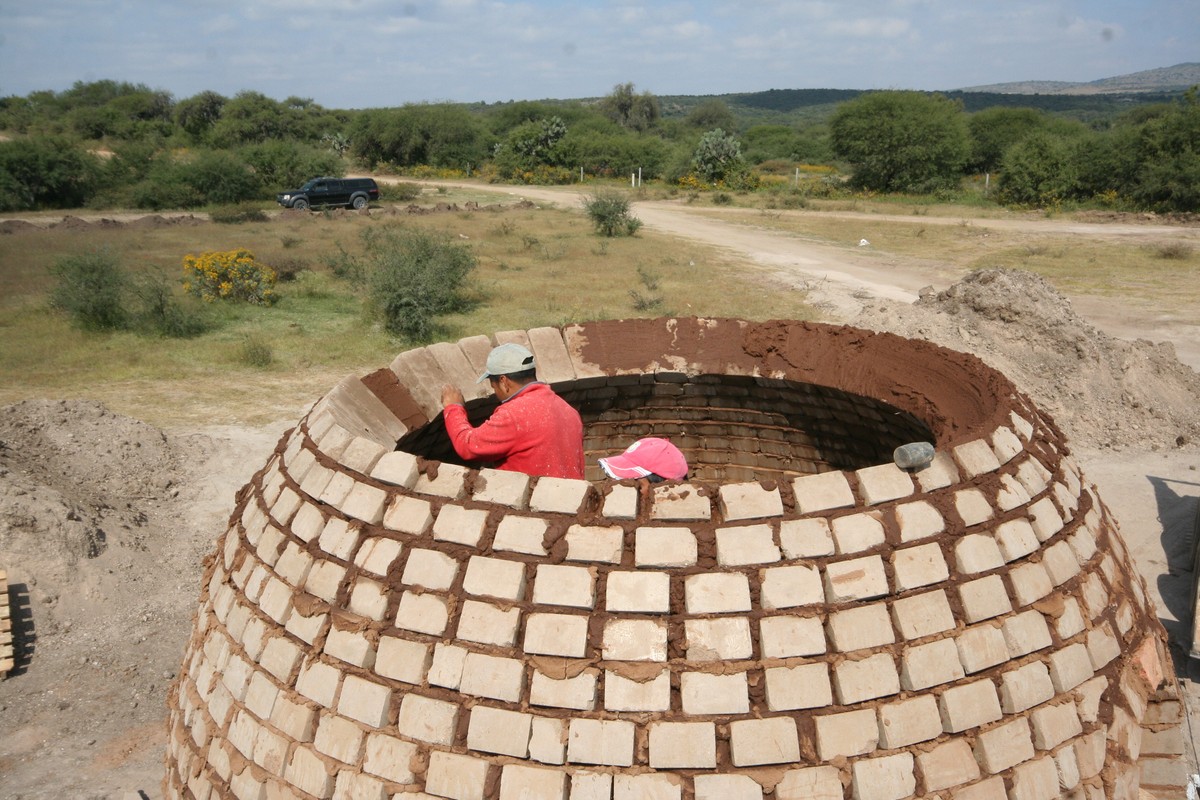 Lecy C. Picorelli - Bioarquitetura e Bioconstrução: Construção de terra ...