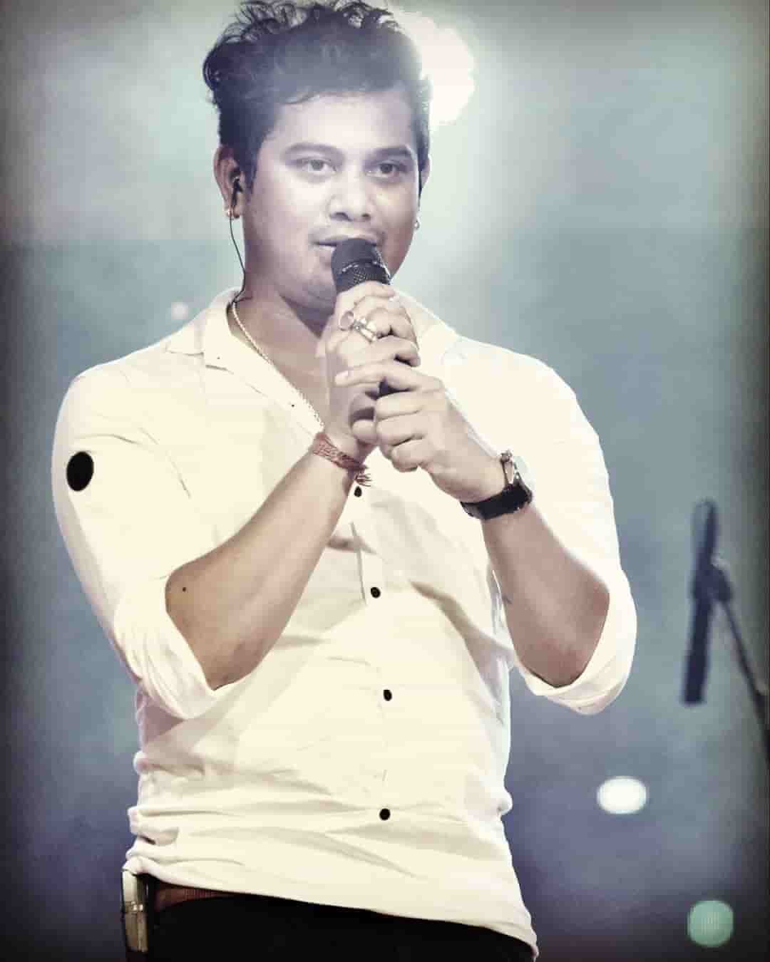 Neel Akash biography, lifestyle, girlfriend, net worth, age, education ...