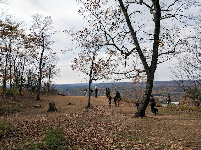 Katie Wanders : Heublein Tower/Talcott Mountain, Simsbury - CT Best Hikes