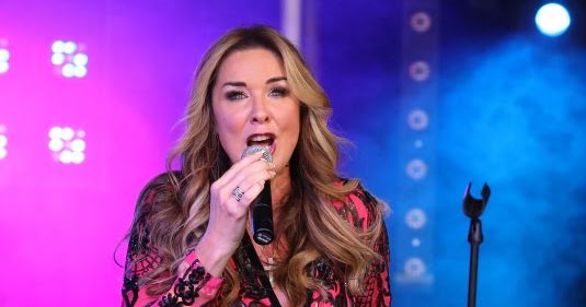 Claire Sweeney Performs at Sunshine Festival in Upton Severn 25 Aug-2019