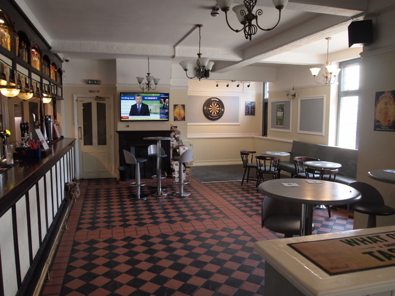 Shove it, Chuck it, Toss it...: Bridge Inn, Worcester