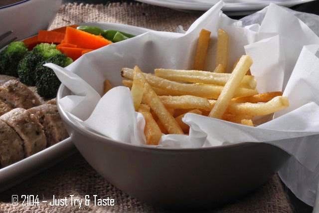 Galantine Daging Sapi & Ayam dengan Sayuran Rebus dan Kentang Goreng ...