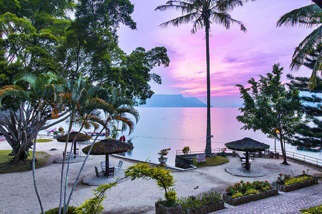 8 Penginapan & Hotel di Tuktuk Samosir, Sejengkal dari Danau Toba ...