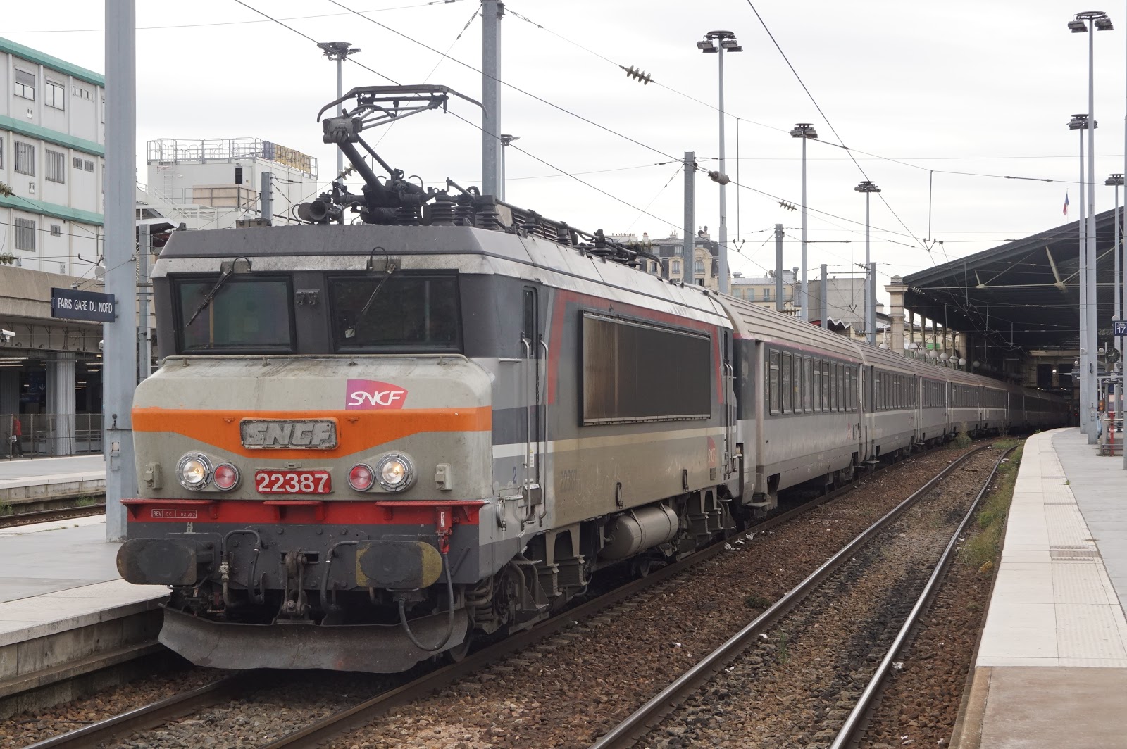 Ferrovissime: BB22200 qui rit, BB 22200 qui pleure..
