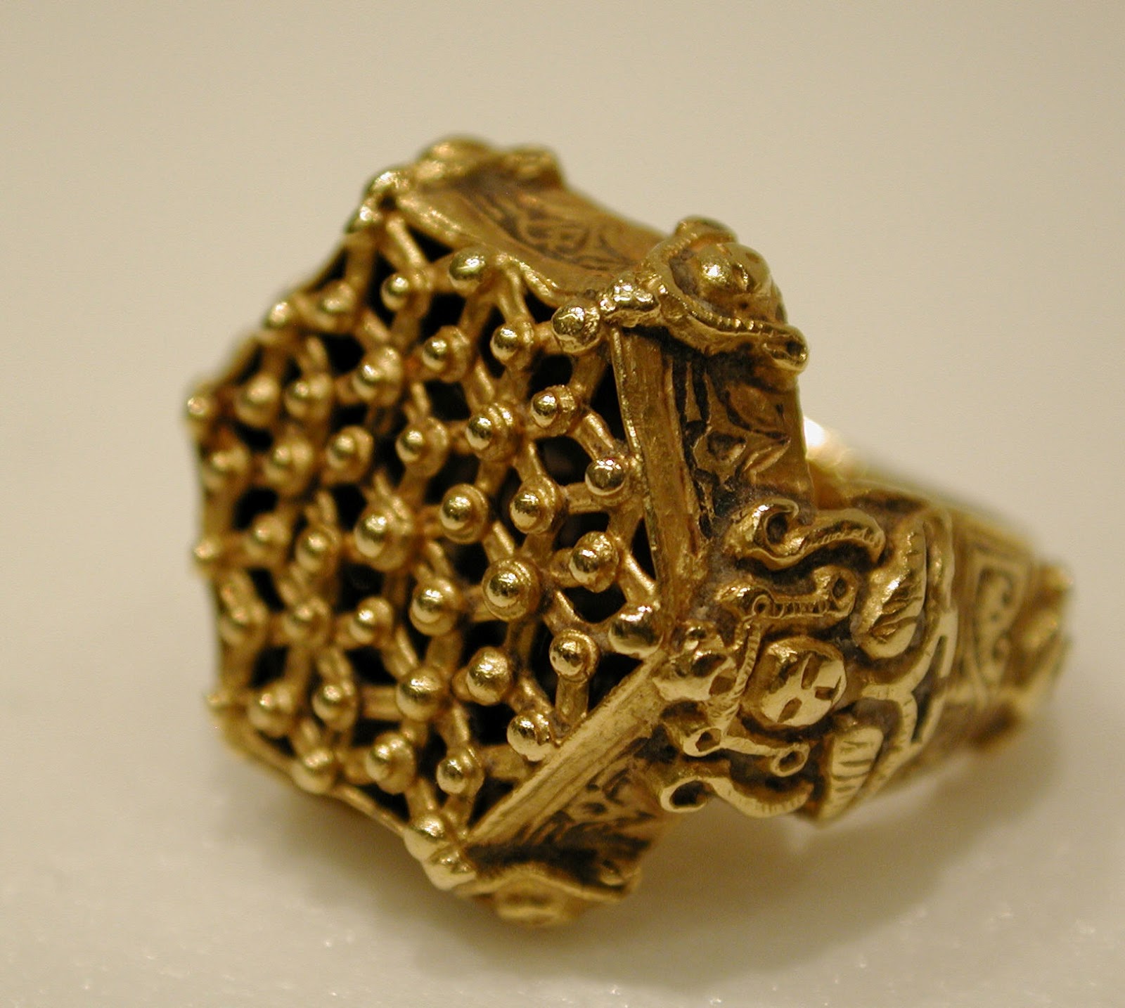 Turkish Gold Ring, 12th -13th century